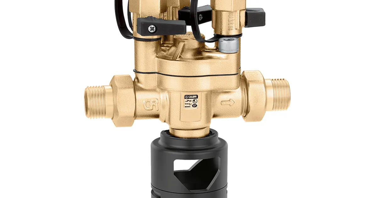Controllable, reduced pressure zone backflow preventer, compact version ...